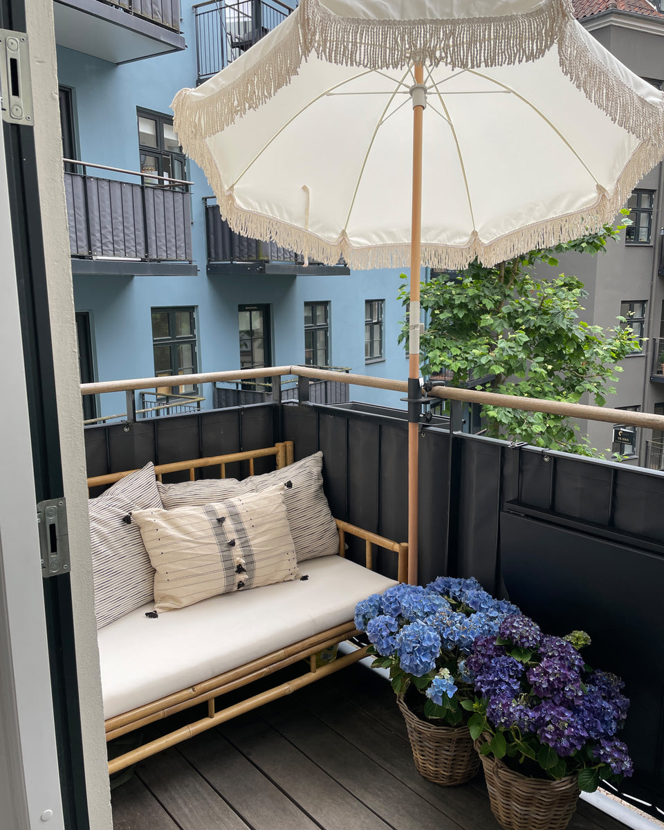 A calm space: Inspiration for styling a smaller outdoor space in the m ...